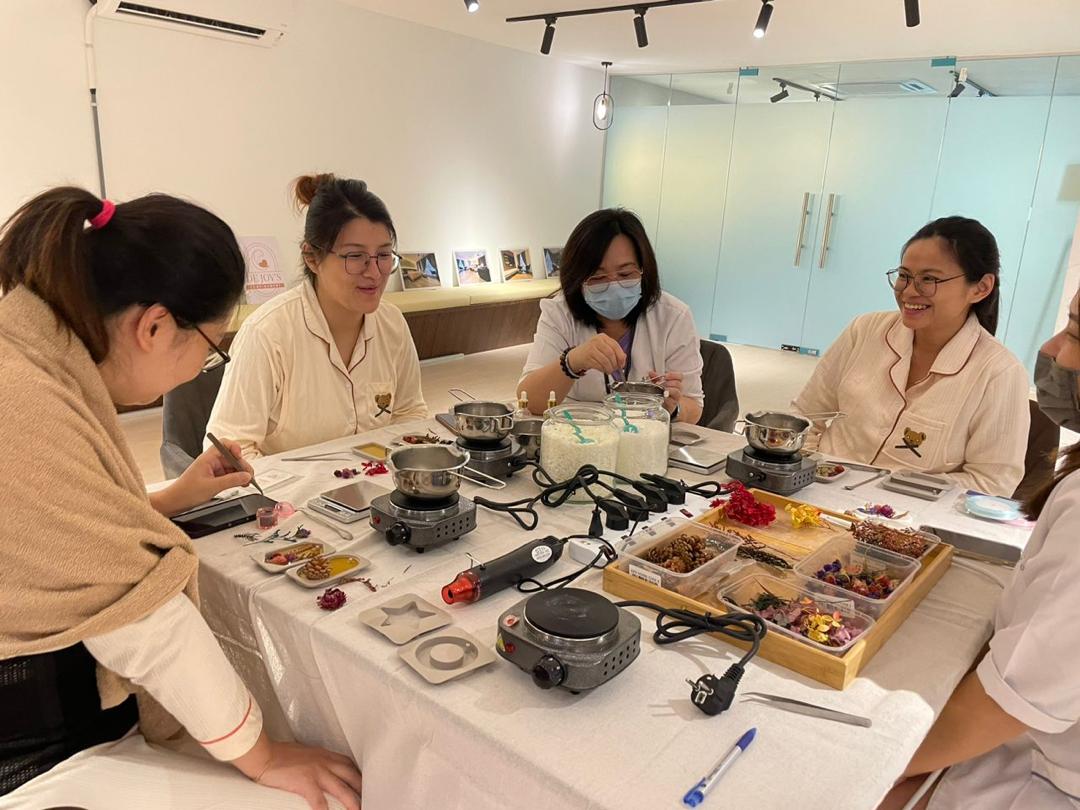 Handmade Soap Making Session – De Joy’s Confinement